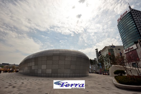 DDP (Dream, Design, Play) in Seoul / 동대문디자인플라자(Dongdaemun Design Plaza ...