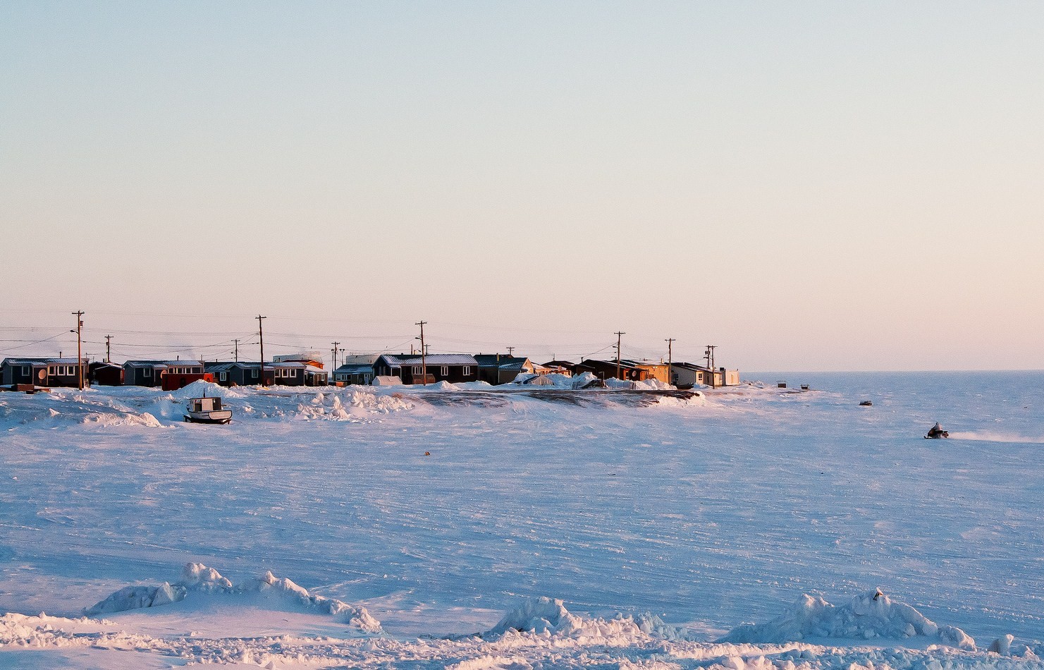 Ultima Thule: Paulatuk, the blue inuvialuit hamlet by the 'Smoking ...