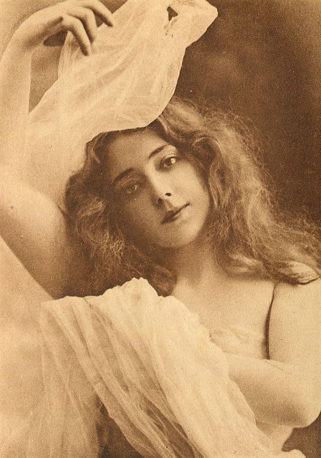 Beautiful Photos of Anna Held in the Late 19th and Early 20th Centuries ...