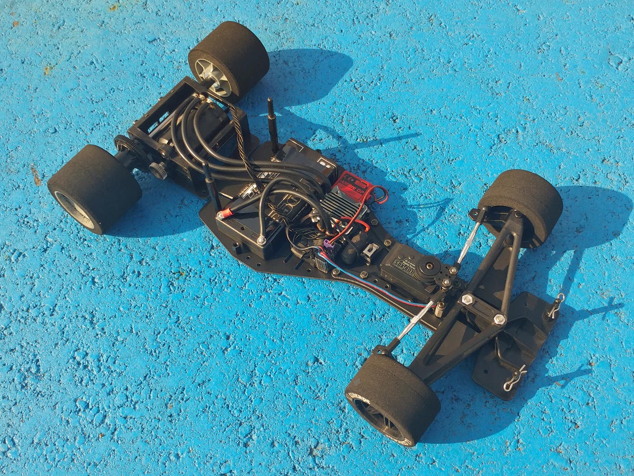 TRG「FP2（仮称）」写真公開。デフなし、フロントスプリングなし、ピッチングダンパーなし。|ラジコンもんちぃ - オフロード/オンロード/ドリフト ラジコンニュース