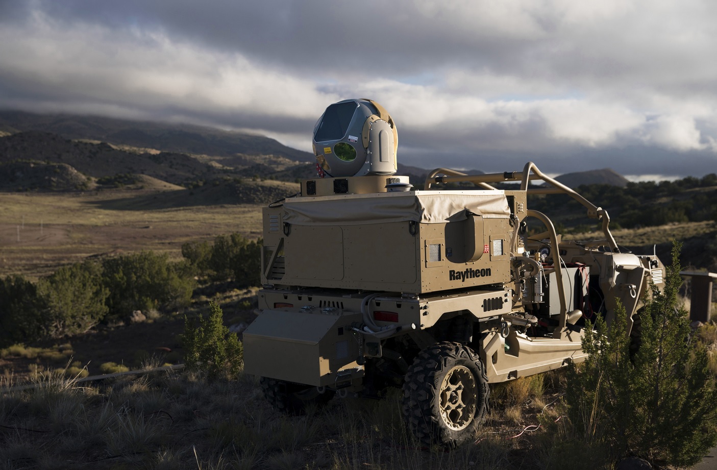 Raytheon Helws, sofisticato laser anti drone in test all' US Air Force ...