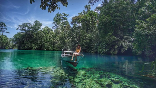 The Beauty Landscape of Indonesia: Ten Lakes in Indonesia with Amazing ...