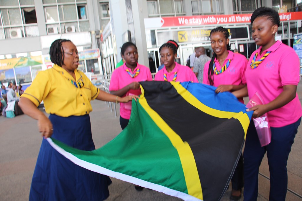 WASICHANA WANNE WA TANZANIA WAENDA KUPATA MAFUNZO YA UONGOZI, UTAMADUNI ...