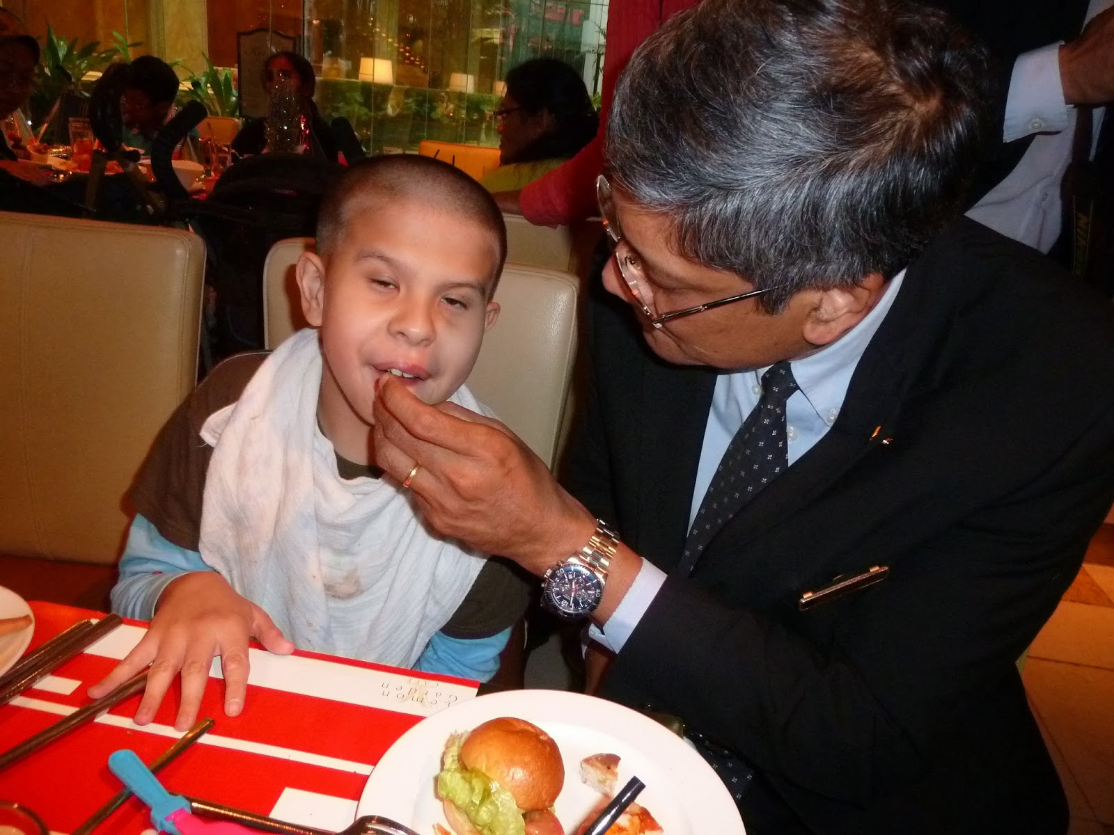 Kee Hua Chee Live!: PART 1 OF 2; SHANGRI-LA KUALA LUMPUR HOPES TO RAISE ...