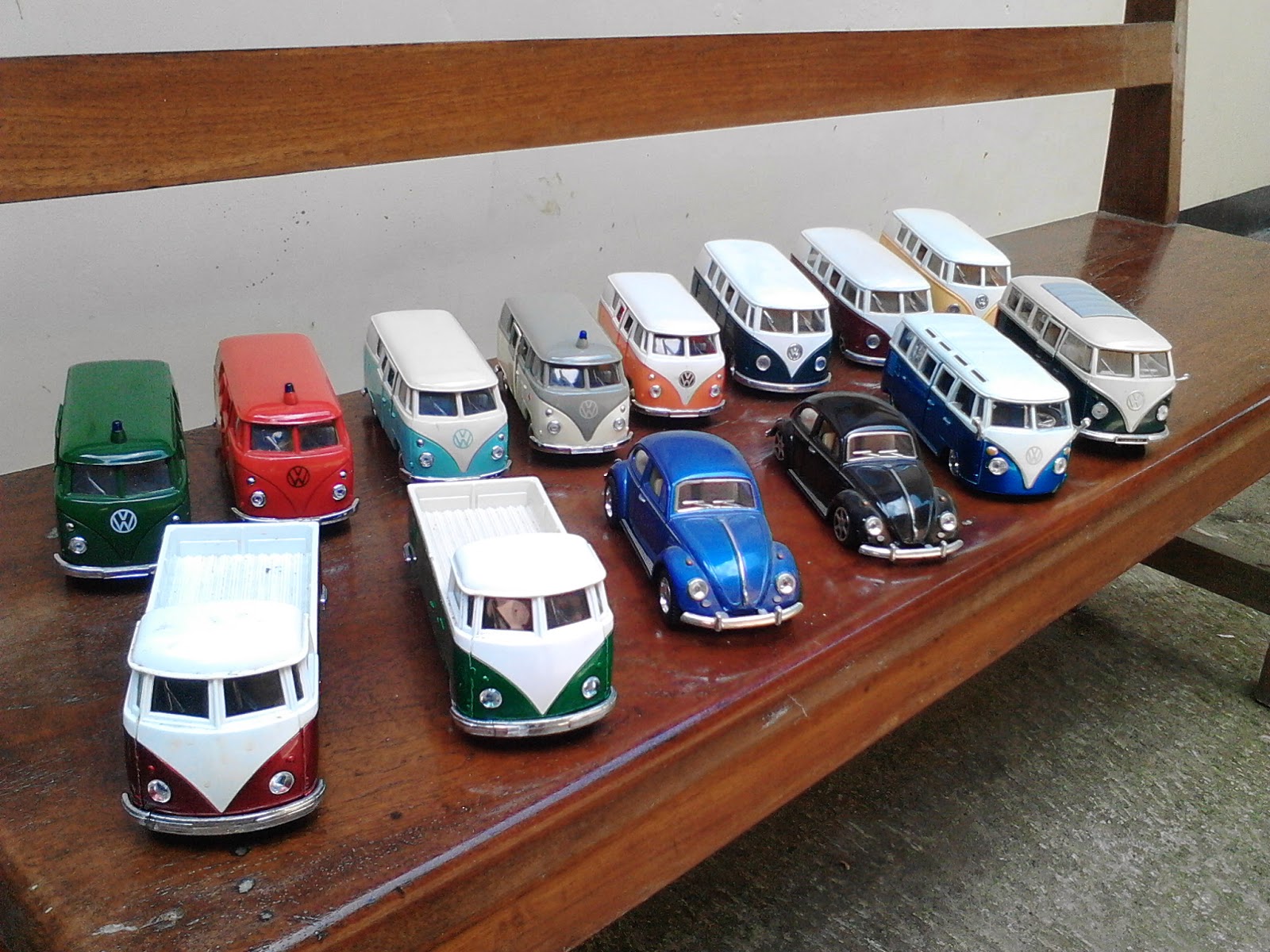 Master Klithikan: Mainan miniatur mobil (diecast) VW kodok dan Combi ...