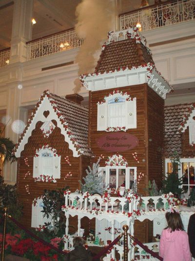 Extravagant Food Ideas: Outrageous Gingerbread Houses