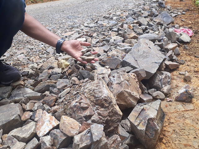 Gunakan Pecahan Batu Gunung Untuk Timbunan, Pembangunan Jalan Teluk ...