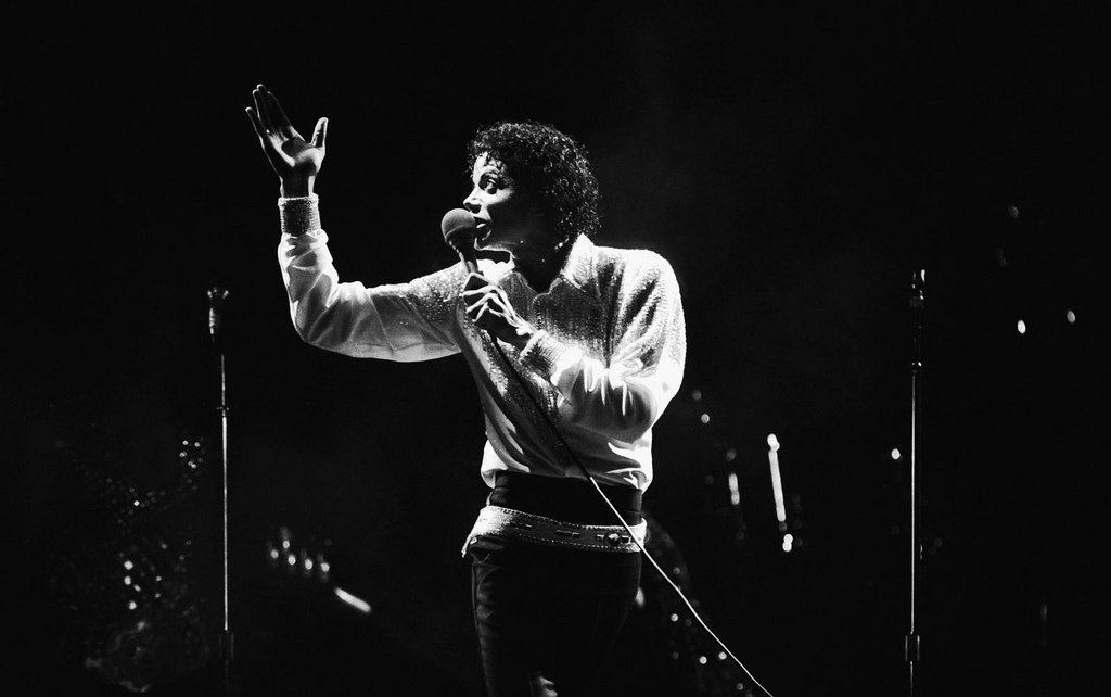 MJJ Photo Gallery: Michael Jackson - Victory Tour (The Jackson Tour)