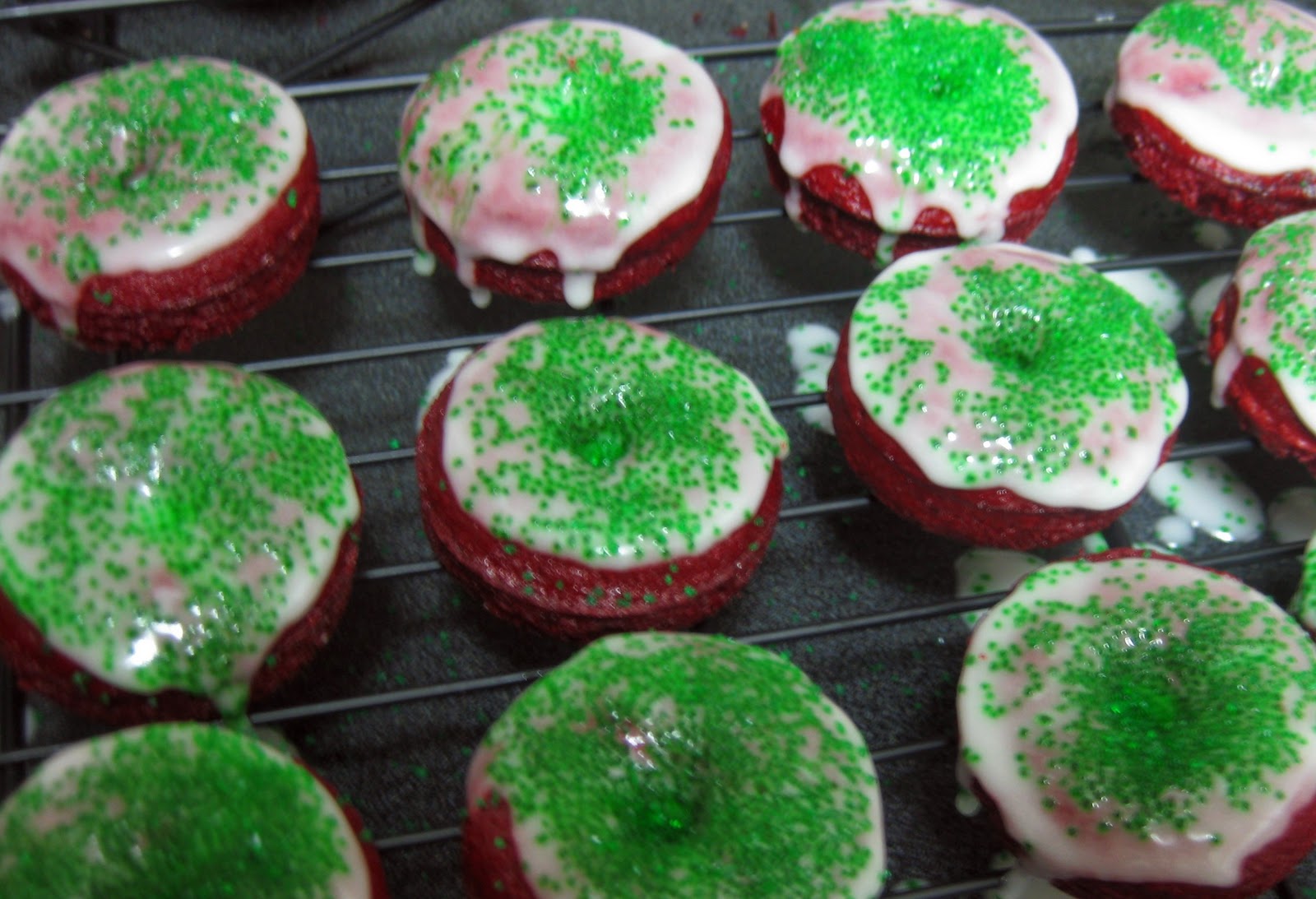With love and Chevrons: Mini Red Velvet Donuts