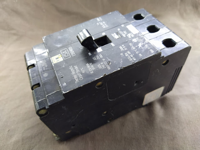 SQUARE D EDB34015 THERMAL MAGNETIC CIRCUIT BREAKER 15A