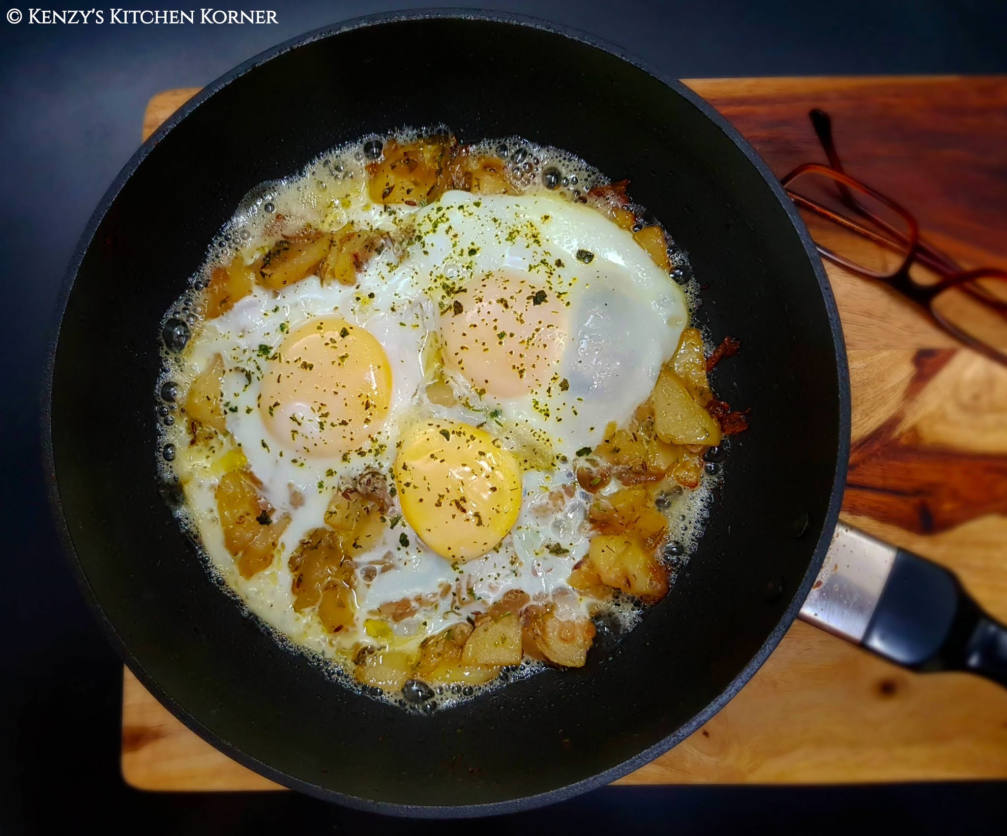 Kenzy's Kitchen Korner... : Parsi Style Kharo Safed Papeto & Papeta Par Edu