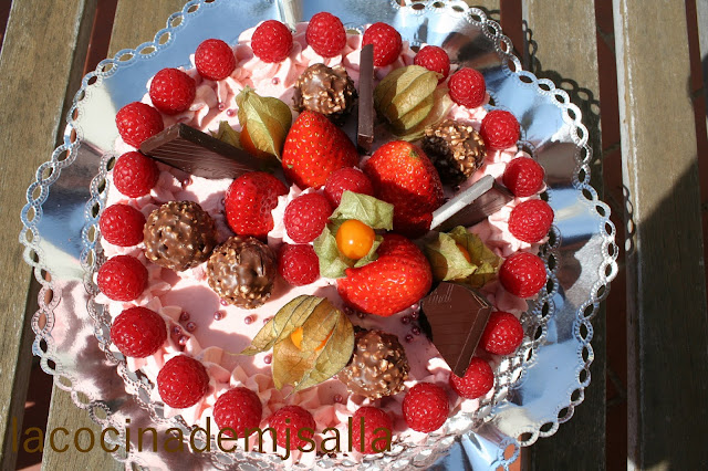 PASTEL DE CREMA DE CHANTILLÍ (CHANTILLY) ROSA