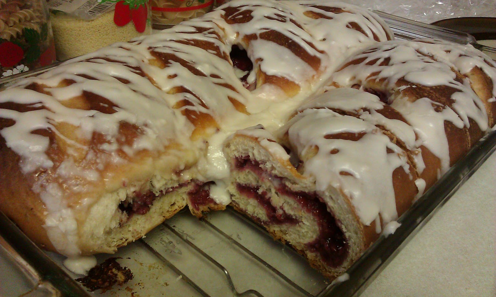 bcmom's kitchen: Raspberry Swirl Bread
