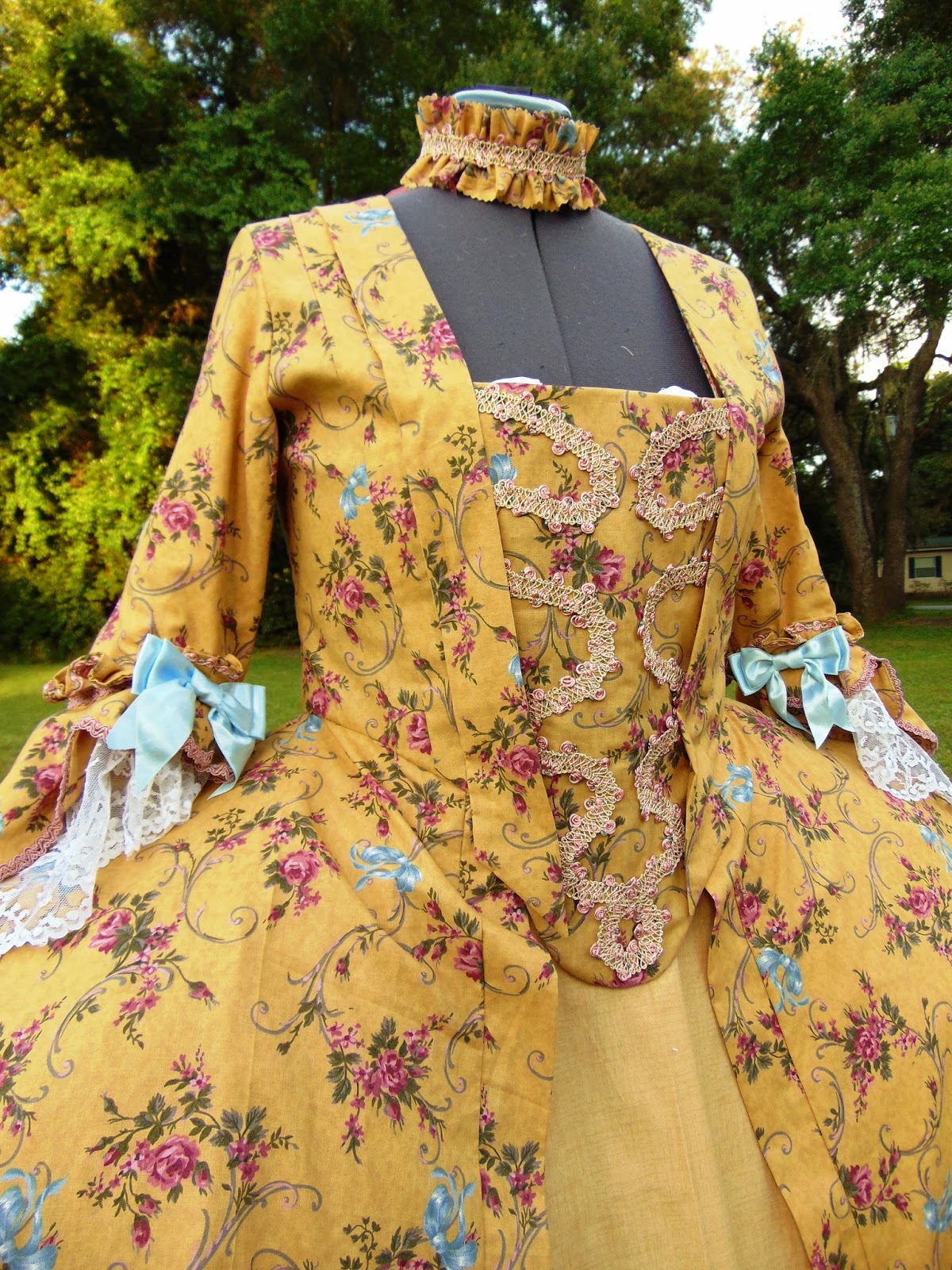 The Antique Sewist: Simplicity 3637 - Robe a la Francaise COMPLETE