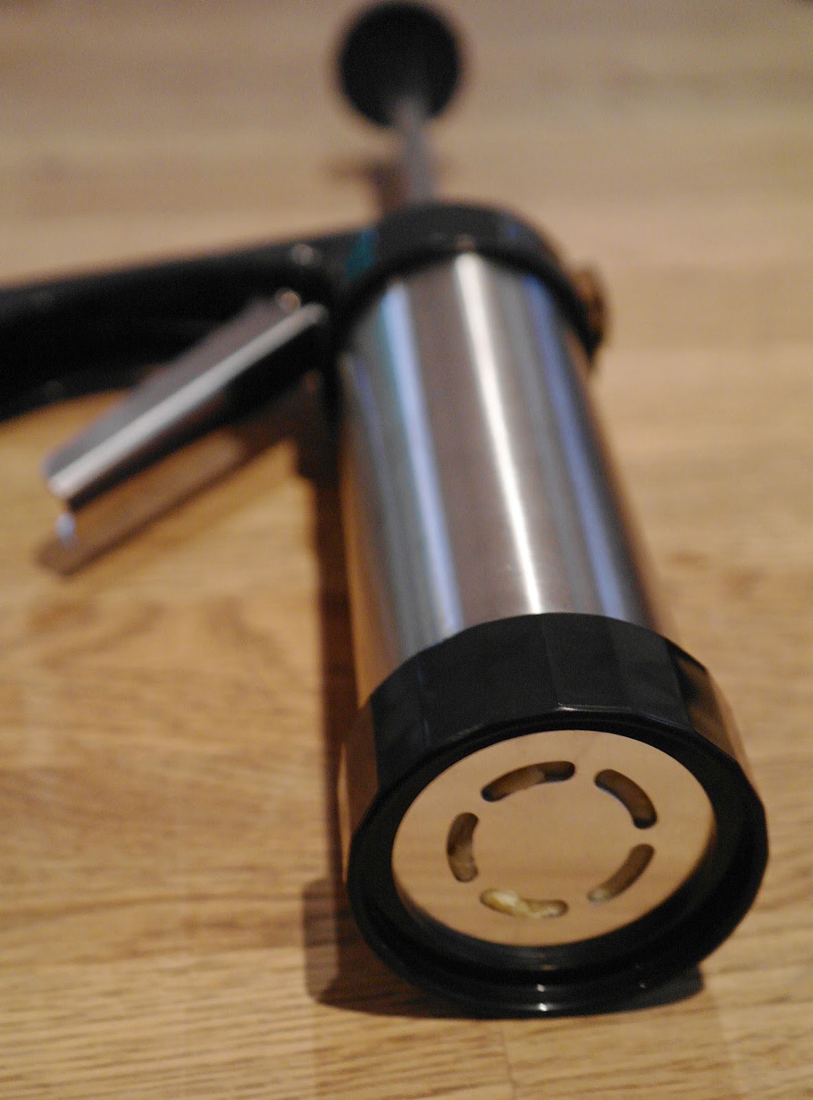 Sugary Tale: Spritz Cookie (Using a cookie gun)