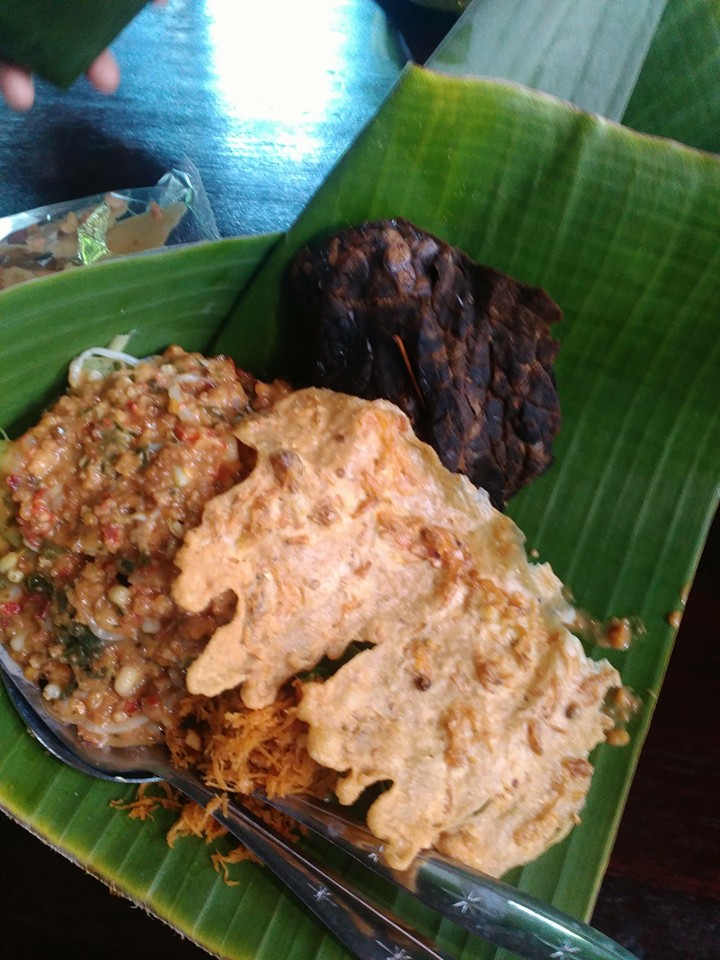 Makanan enak di Surabaya: Sarapan Nasi Pecel Bu Sum Manukan Kuliner ...