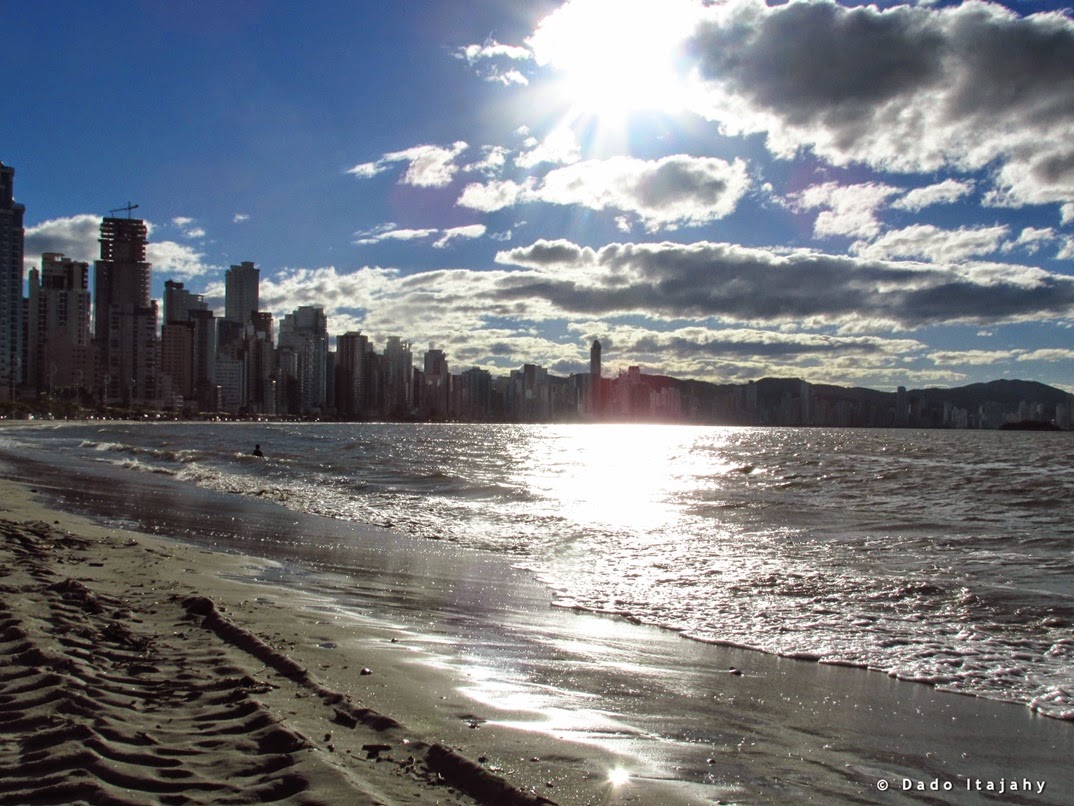Balneário Camboriú SC: Barra Sul toda azul