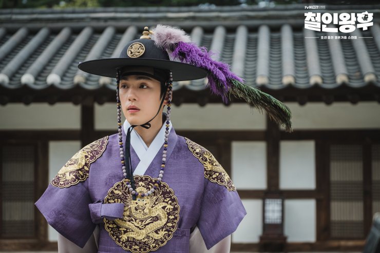 MR QUEEN (2020) Review - Nheng's Wonderland