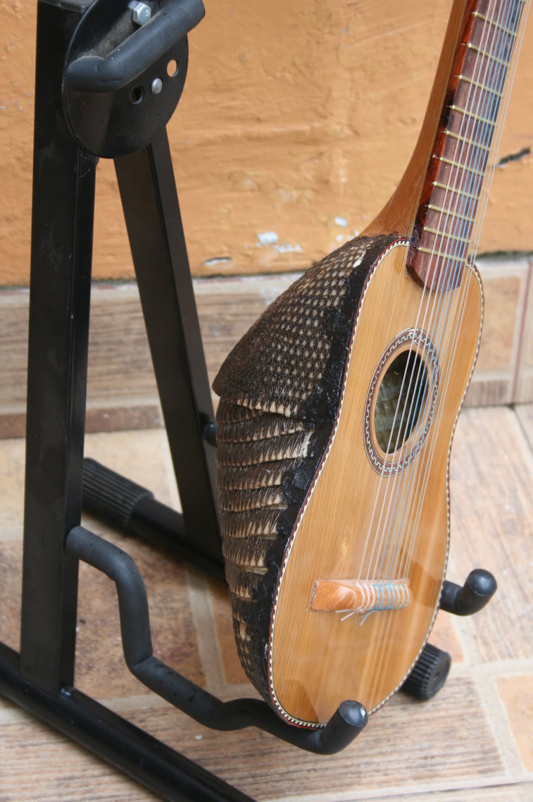 Taller Medina Cardiel: Charango concha de armadillo TMC054