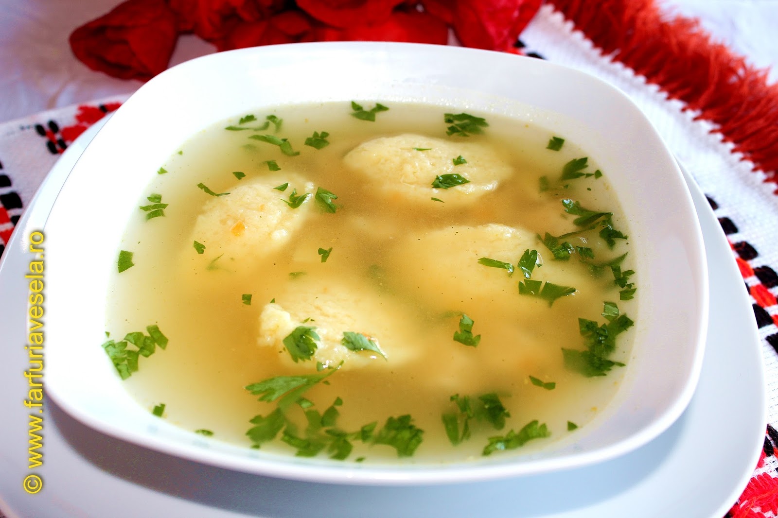 Farfuria vesela: Supa de pui cu galuste