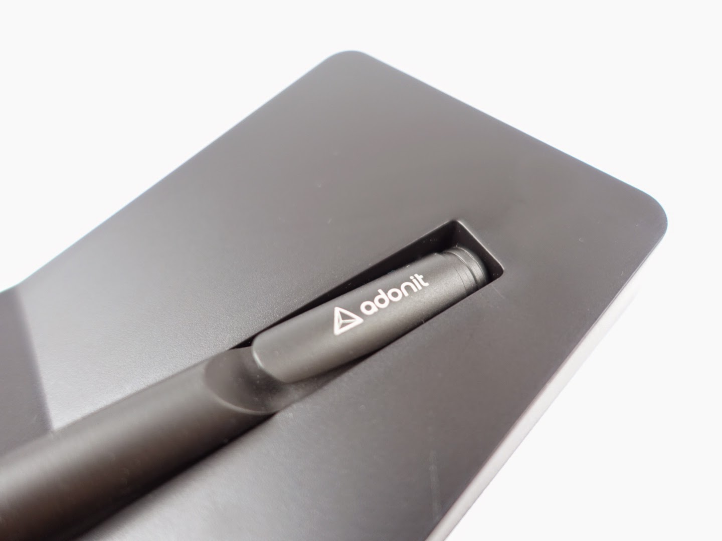 [開箱] Adonit Jot Pro 與 Jot Mini 專業隨行觸控筆，iPad上繪畫手寫有如真實筆觸 – 三嘻行動哇 Yipee!