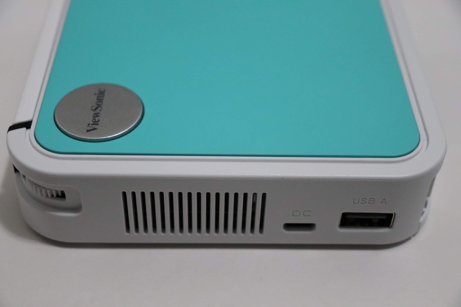 Stereowise Plus: Viewsonic M1 Mini Ultra Portable LED Projector Review