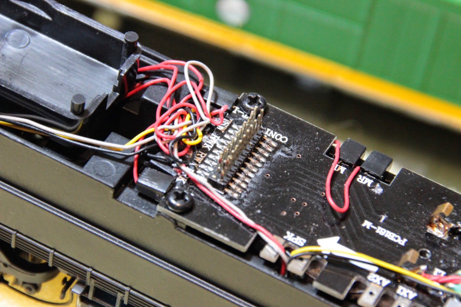 Barcoola: Fitting a NCE D14SR DCC chip to the Auscision Models AN class