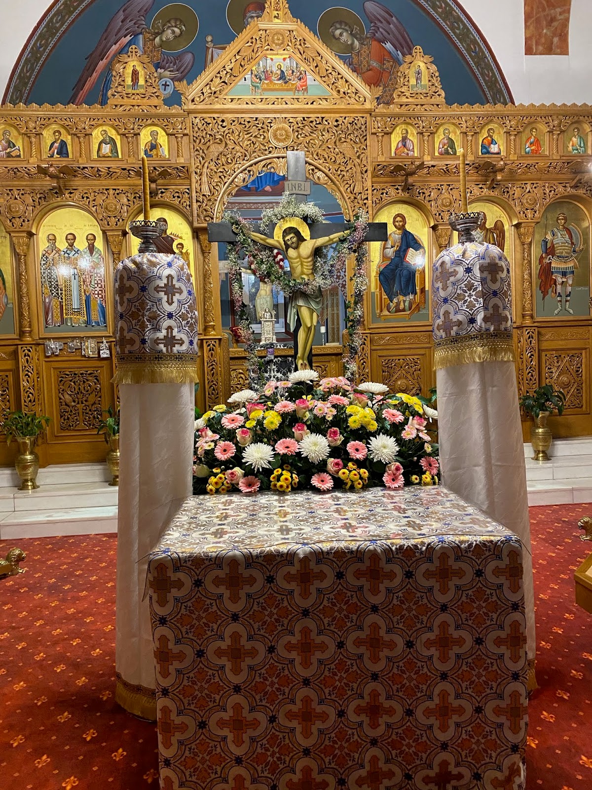 ΕΝΟΡΙΑ "ΤΡΙΩΝ ΙΕΡΑΡΧΩΝ" ΑΝΝΟΒΕΡΟΥ: ΤΟ ΣΤΟΛΙΣΜΑ ΤΟΥ ΕΠΙΤΑΦΙΟΥ ΣΕ ΔΥΟ ...