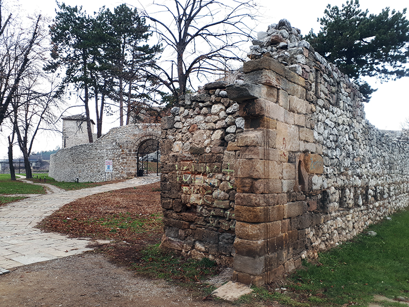 perpetuuM Mobile: Pirotska tvrđava - Momčilov grad