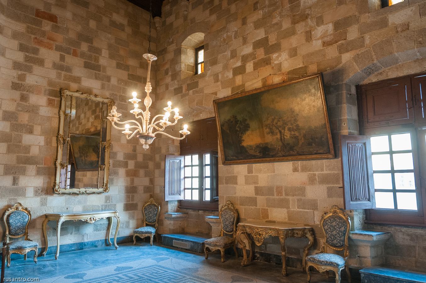 Rodas salas noslēpumu meklējumos