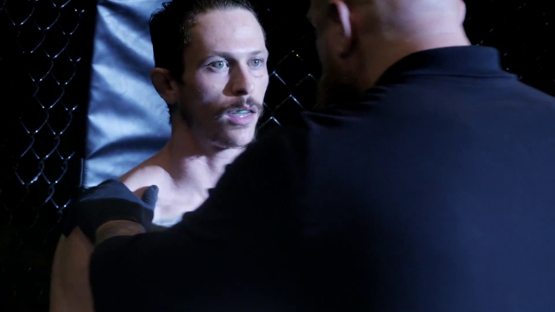 ausCAPS: Matt Lauria, Jonathan Tucker and Mac Brandt shirtless in Kingdom 1-10 "King Beast"