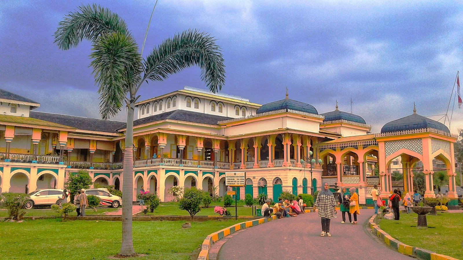 Fakta Menarik Istana Maimun, Kerajaan Kesultanan Deli Kebanggaan Kota ...