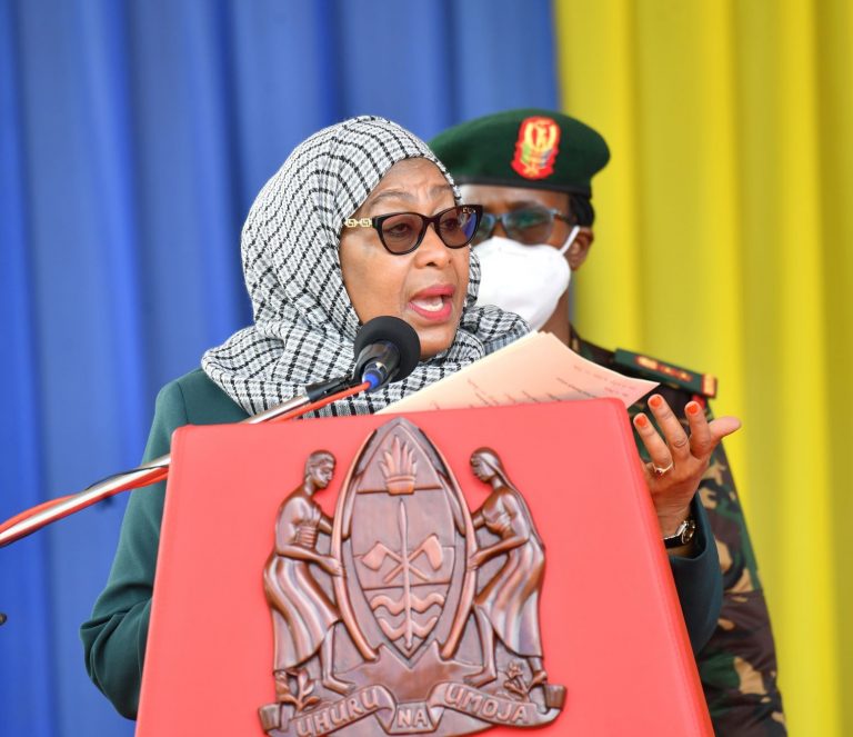 RAIS MHE. SAMIA SULUHU HASSAN AFUNGUA KIWANDA CHA USHONAJI CHA JESHI LA ...