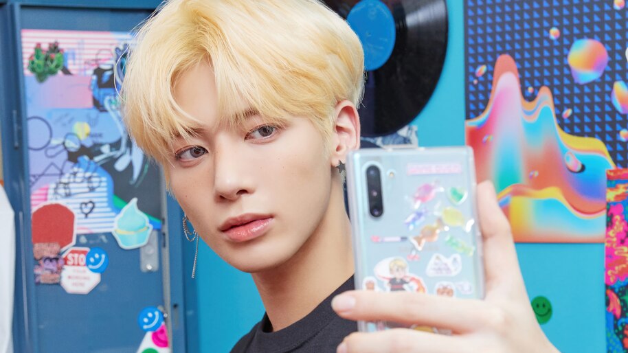 #8.918, TXT, Taehyun, Selfie, Blue Hour, 4K Wallpaper PC Desktop