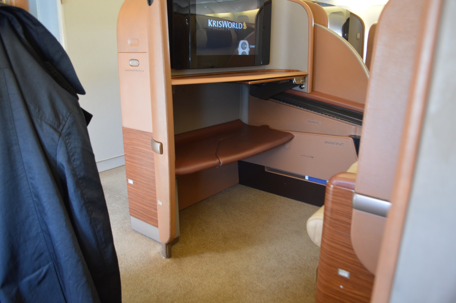 Singapore Airlines First Class on the Boeing 777-300 : SQ238 Melbourne ...
