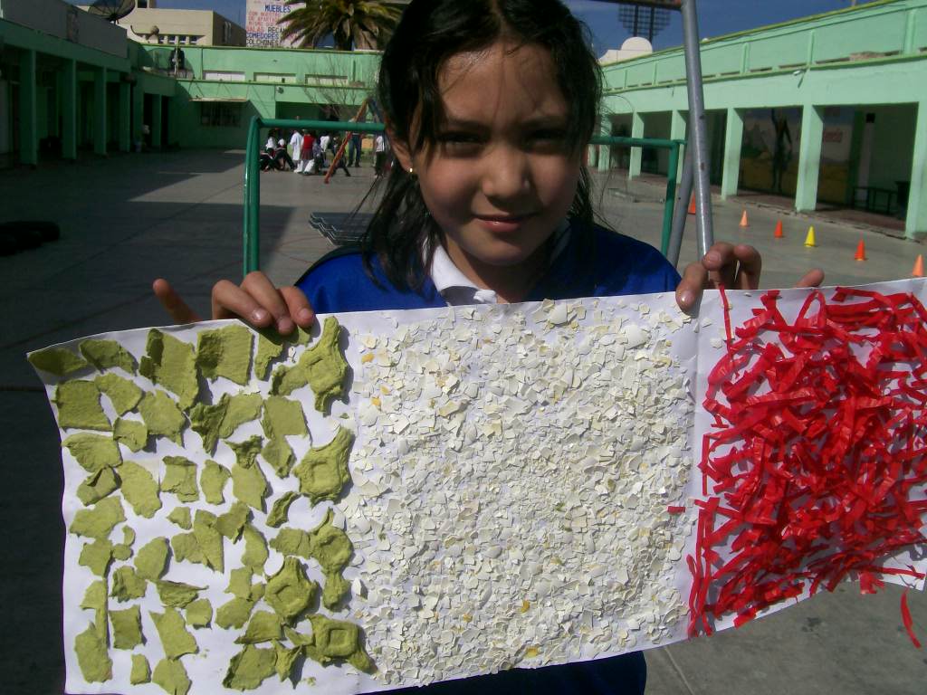 BANDERAS CON MATERIAL RECICLADO | RUTH VILLANUEVA Y ALUMNOS