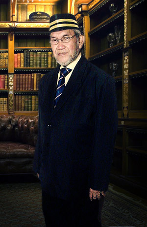 His Highness The Head Of The Royal Family of Maharaja Adinda Aranan ...