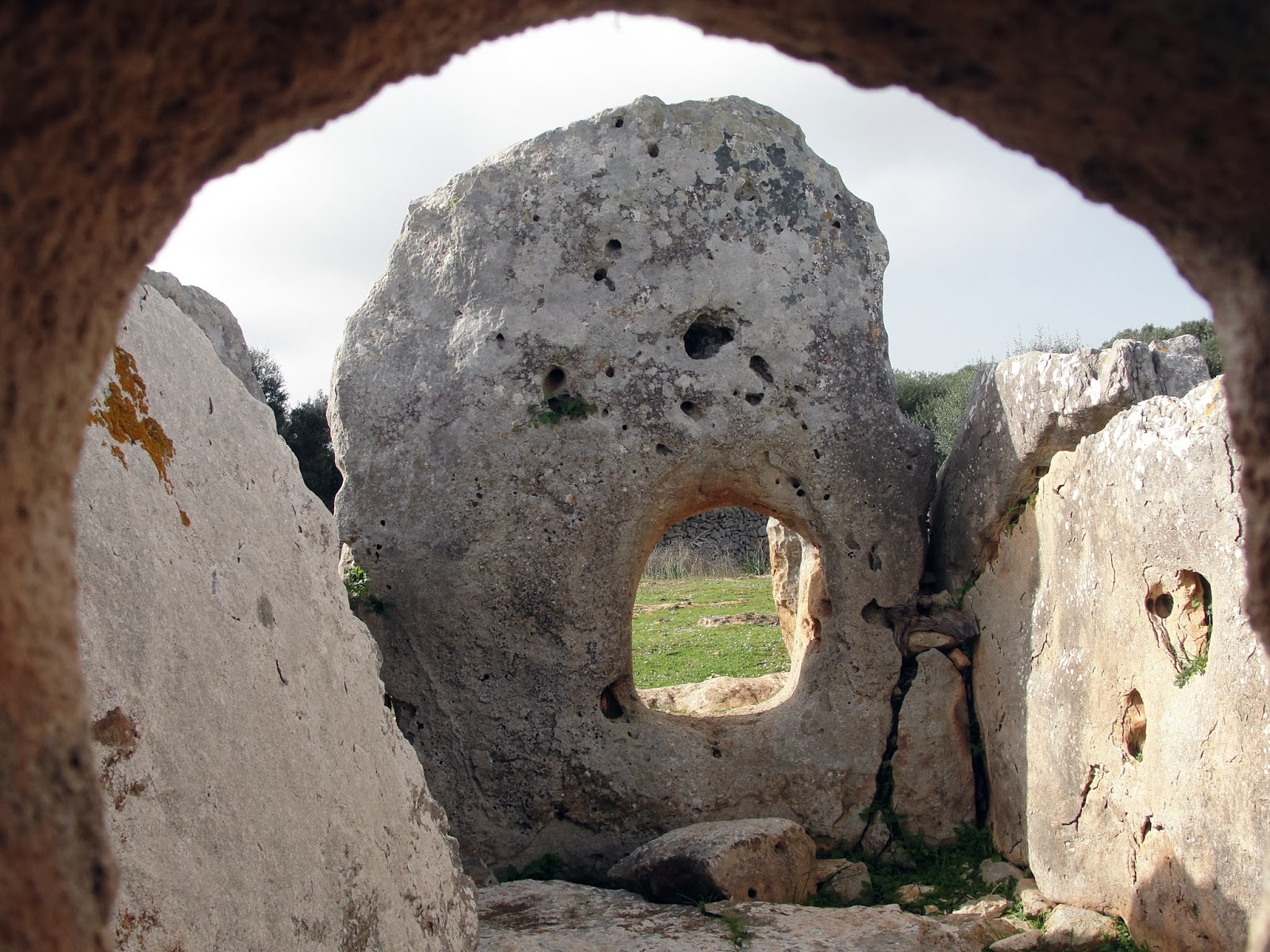 imatges de menorca: DOLMEN - SEPULCRE MEGALÍTIC DE SES ROQUES LLISES ...