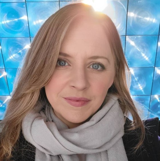 Is Wendy Hurrell Married? Her Bio, Net Worth, Salary, Husband, Daughter ...