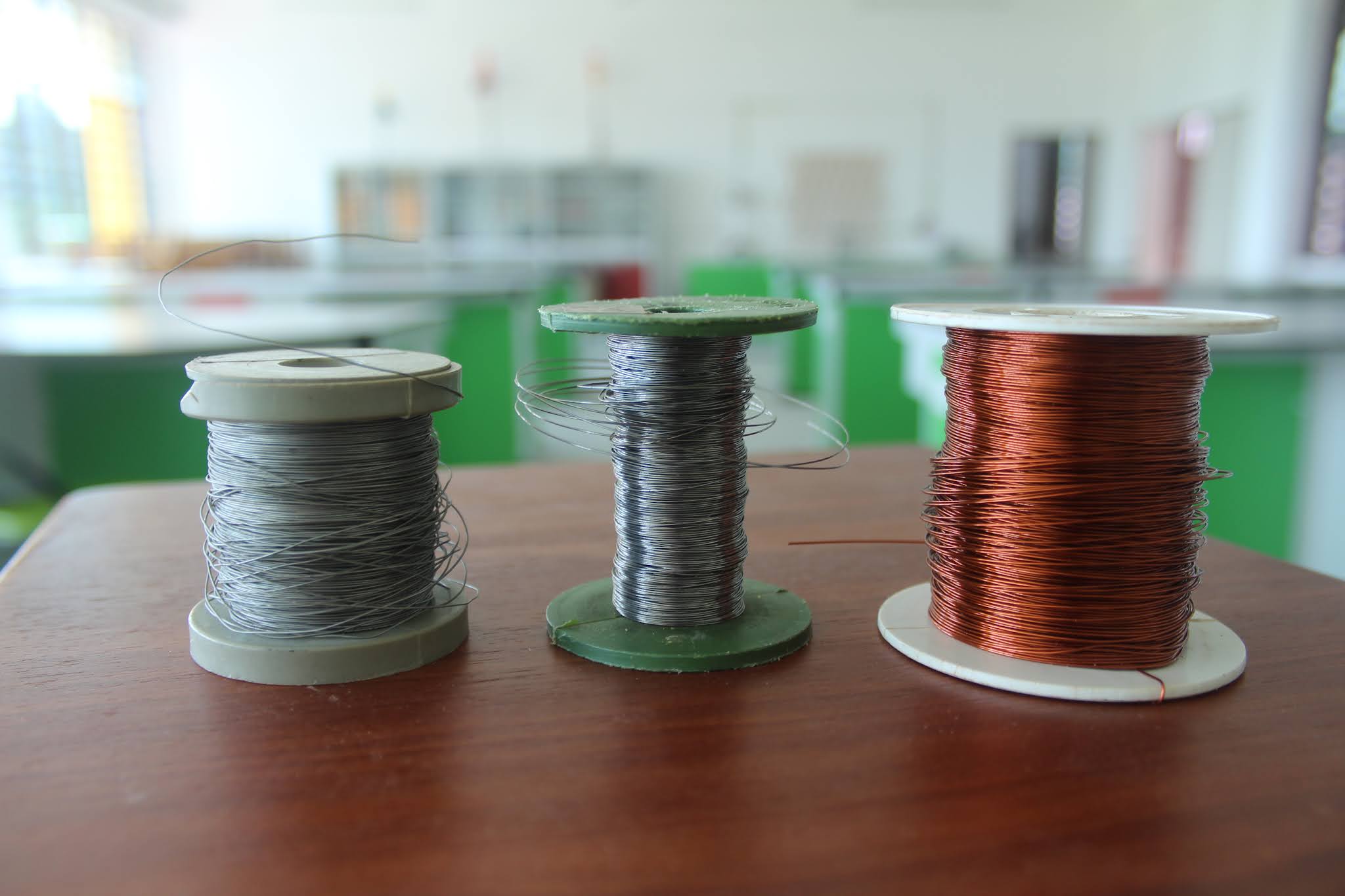 SuperLab Physics 4531: The resistance of a wire depends on the ...