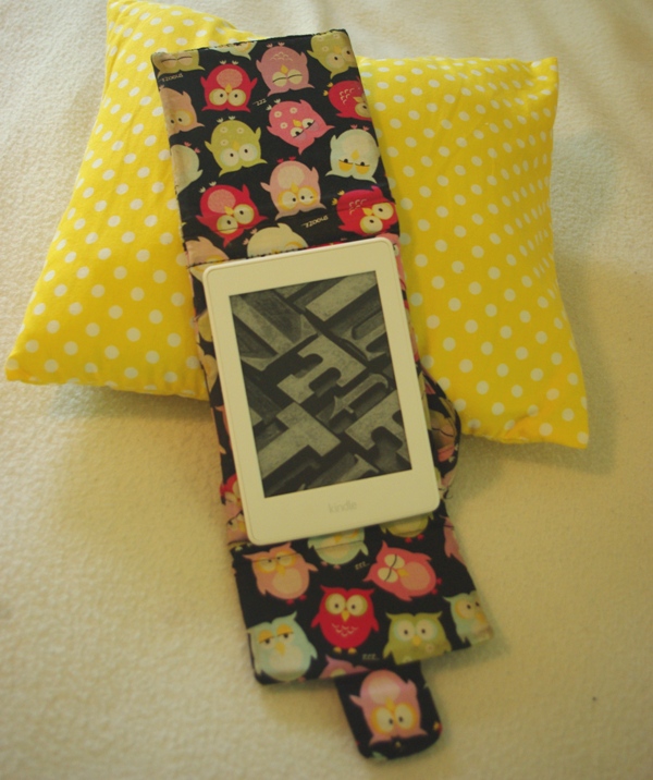 A Happy Valentine: My DIY Kindle Stand