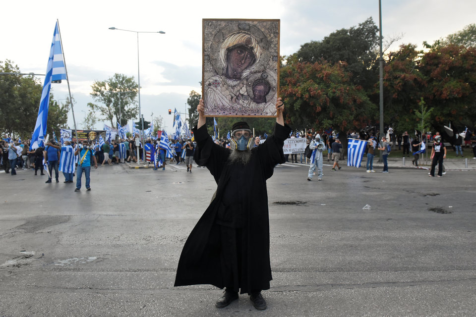 Ο 2Μδης στο διαδίκτυο...: Ου γαρ έρχεται μόνον...