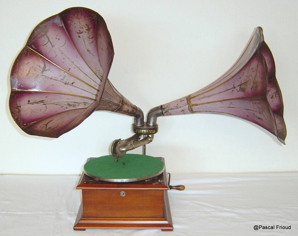 Vie d'un Musée et passion d'un guide: Phonographe Phrynys à pavillon ...