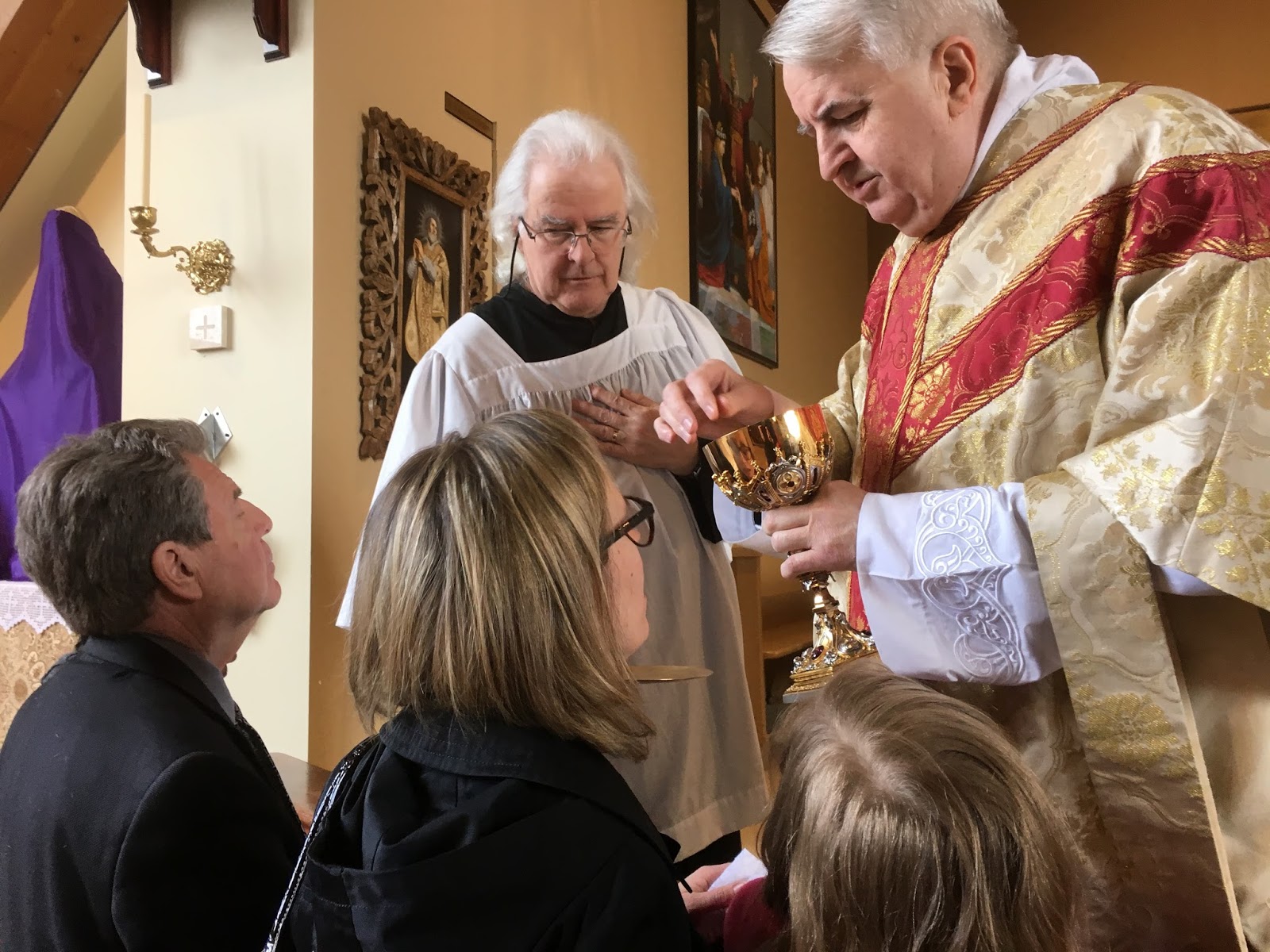 Orbis Catholicus Secundus: Serving Mass for Your Priest Brother