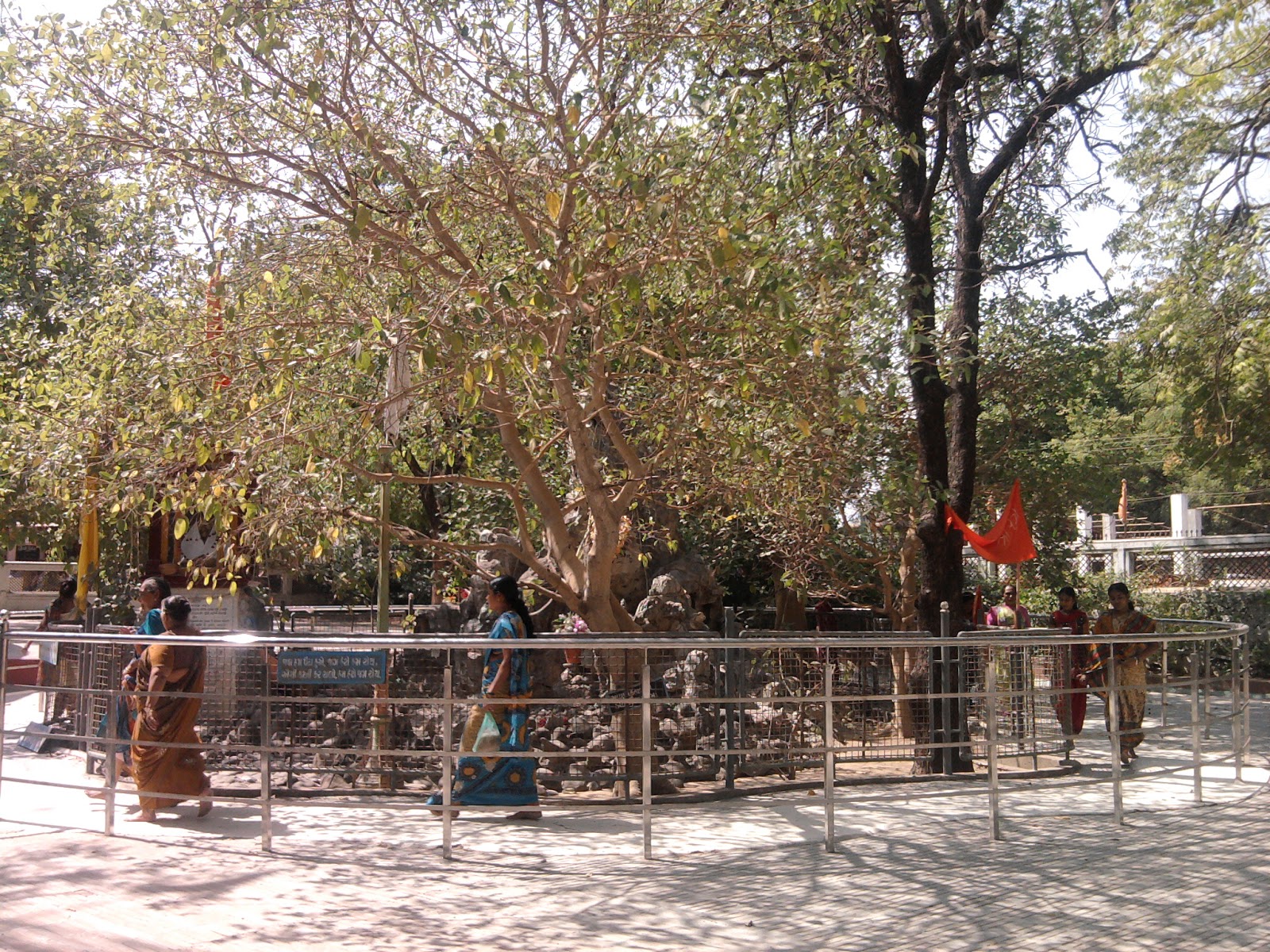 Hare Krishna: Nareshwar Dham - Shri Rang Avadhoot Maharaj .... Near ...