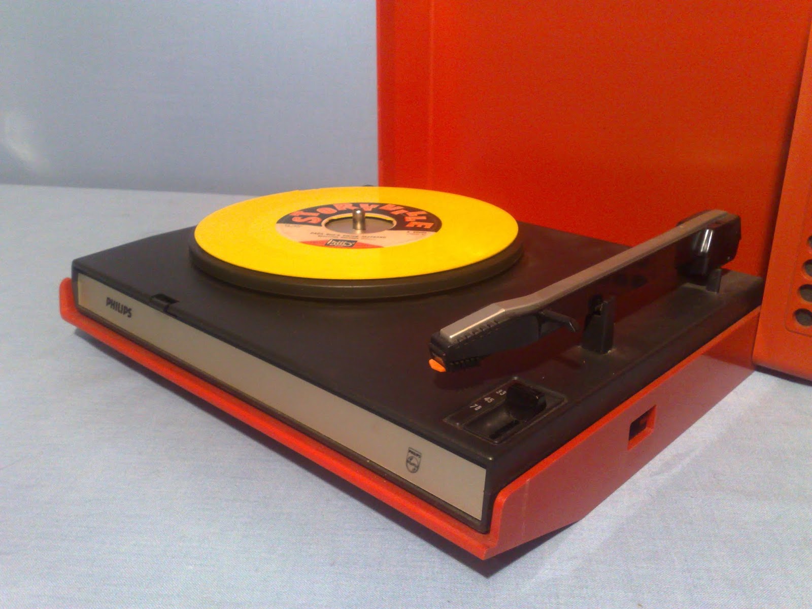 TOM's TECH TOYS: PHILIPS RECORD PLAYERS