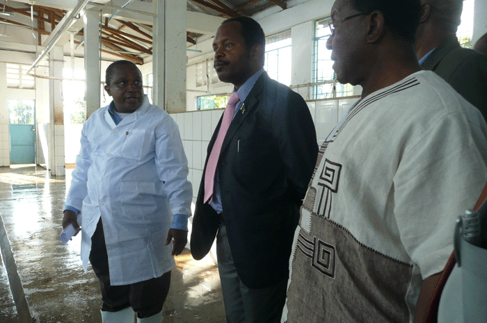 HABARI MIFUGO NA UVUVI: WAZIRI ATEMBELE MACHINJIO YA NYAMA YA MJI MDOGO ...