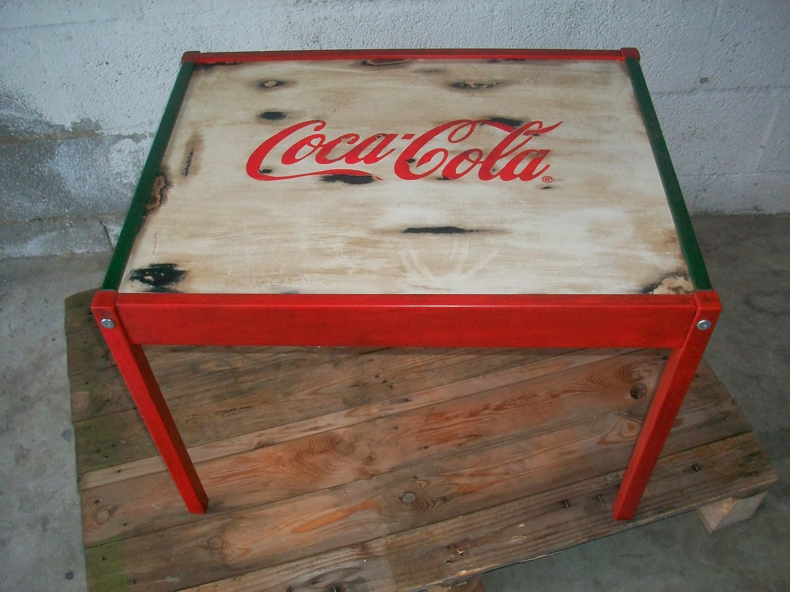 reciclaiRetro: Conjunto silla y mesa "Coca-Cola"