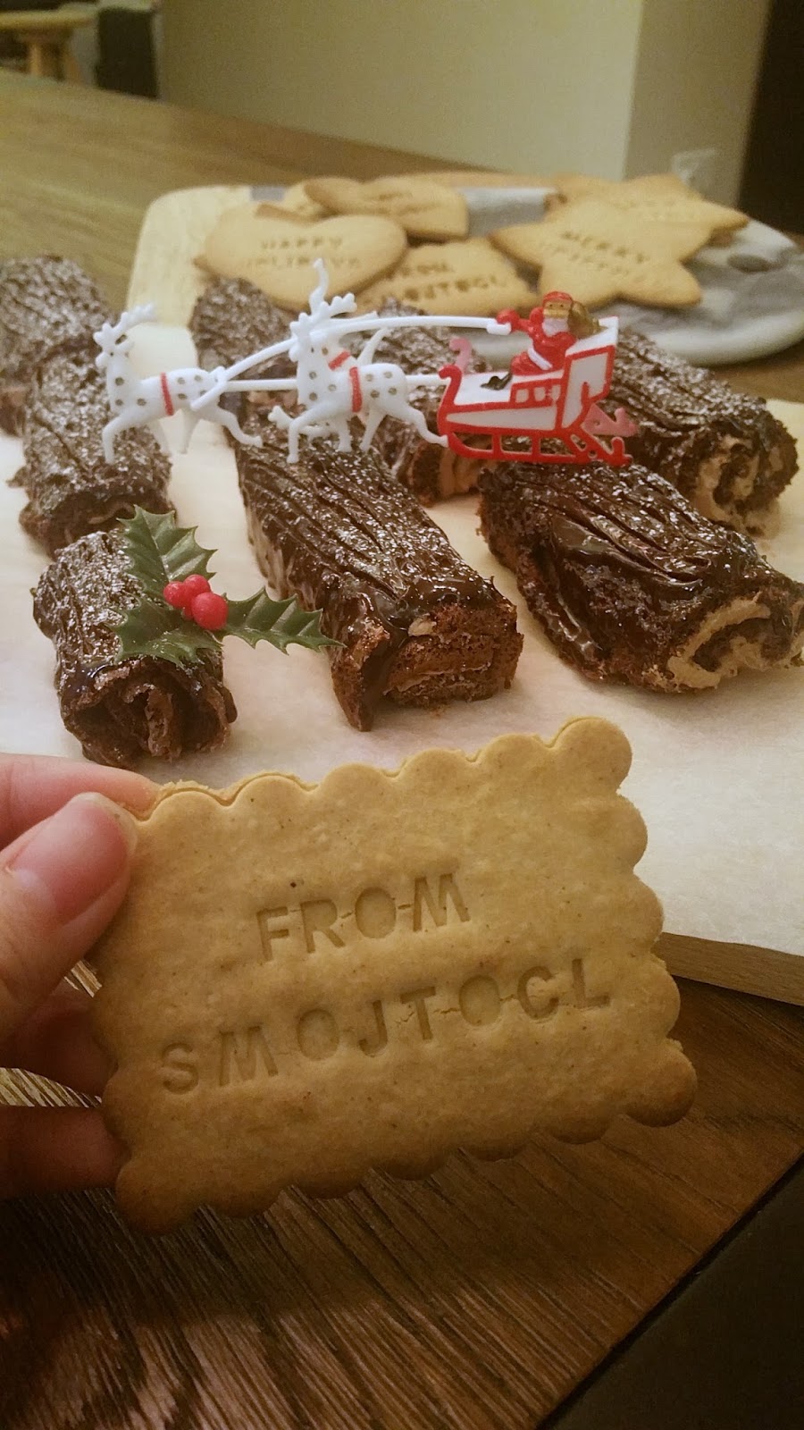 Mia Bakes: Mini Yule Logs & Gingerbread Cookies ~ MollyMia