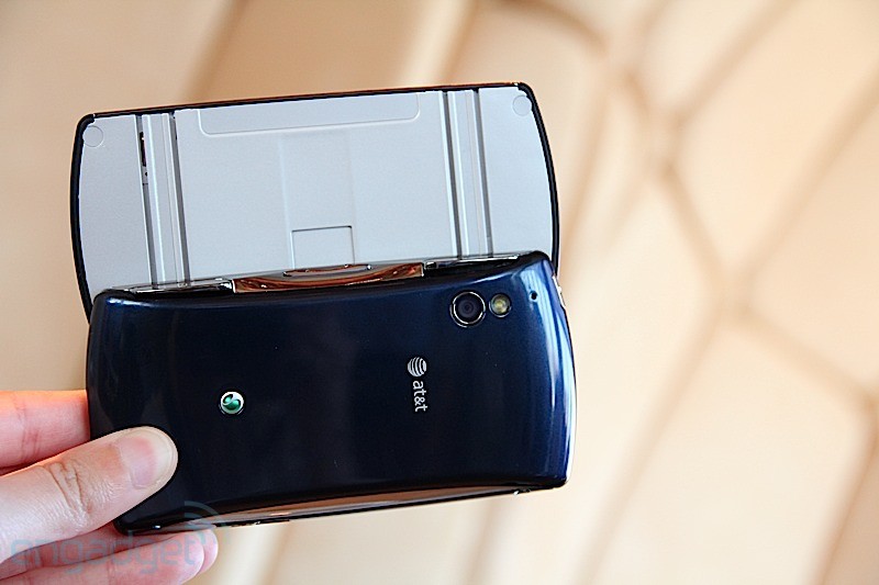 Technovivera: AT&T launches Sony Ericsson Xperia Play with Gingerbread ...